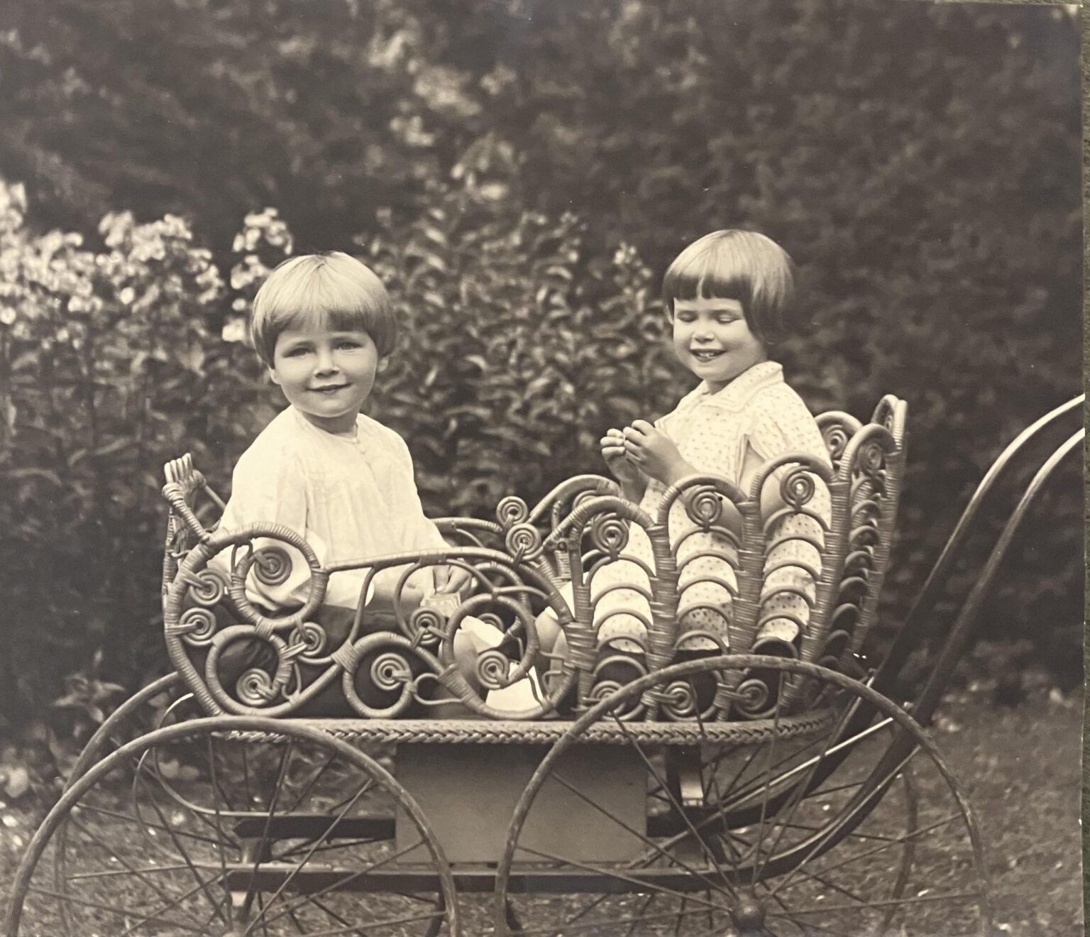 Darwin family album returns to Newnham Grange - Darwin College